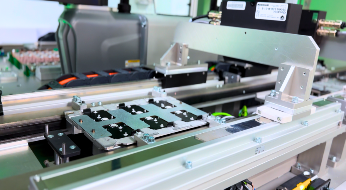 Equipo automatizado para el montaje de PCBs. - EIIT S.A - Soluciones de ...